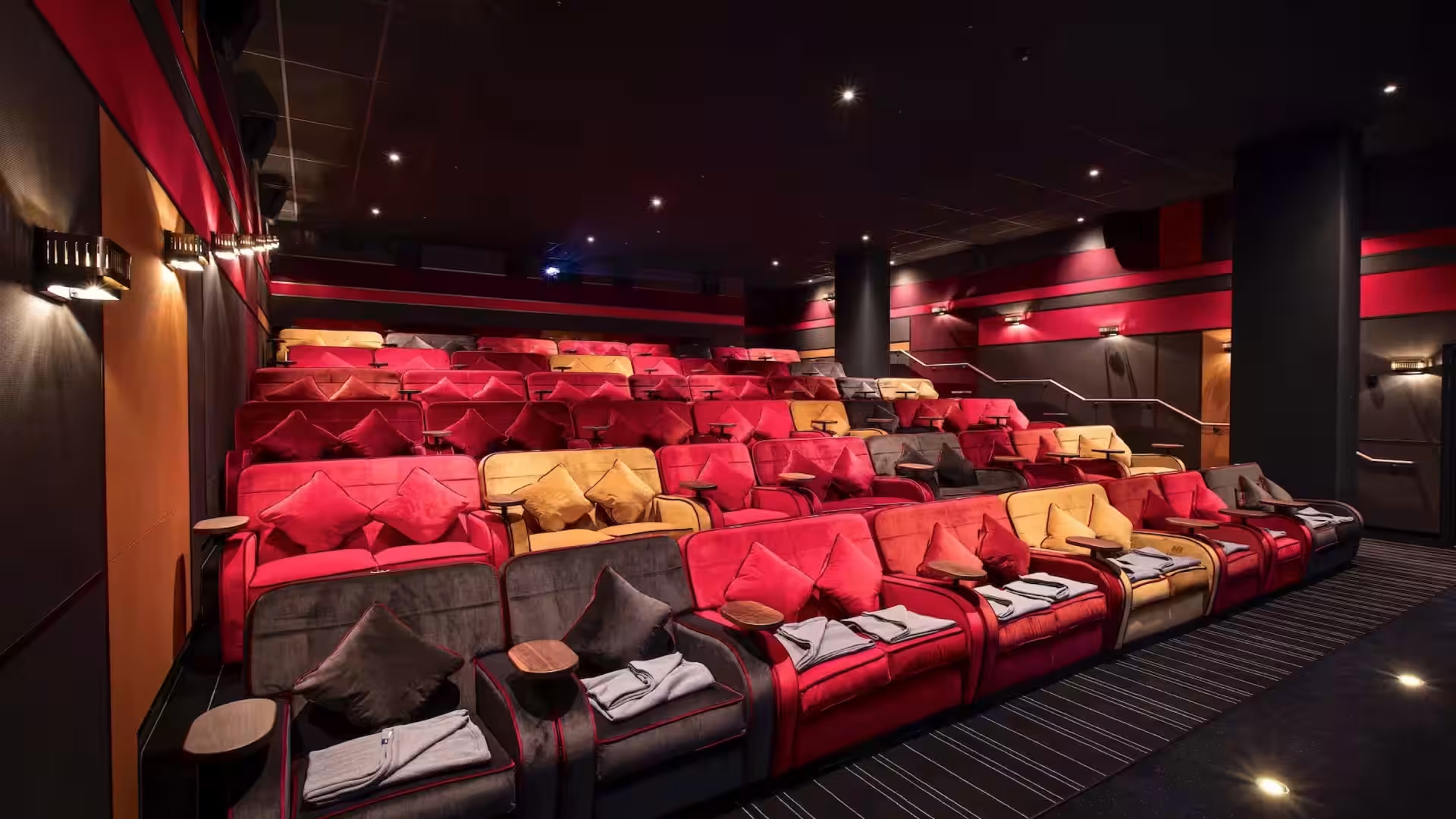 The Perfect Movie Experience: Choosing the Best Cinema Seating ...